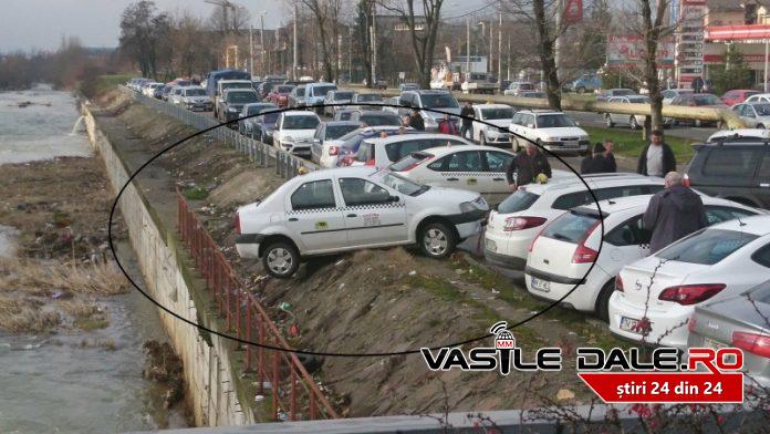 PARCAREA ANULUI 2017 IN BAIA MARE: UN TAXIMETRU ERA SA CADA IN RAUL ...